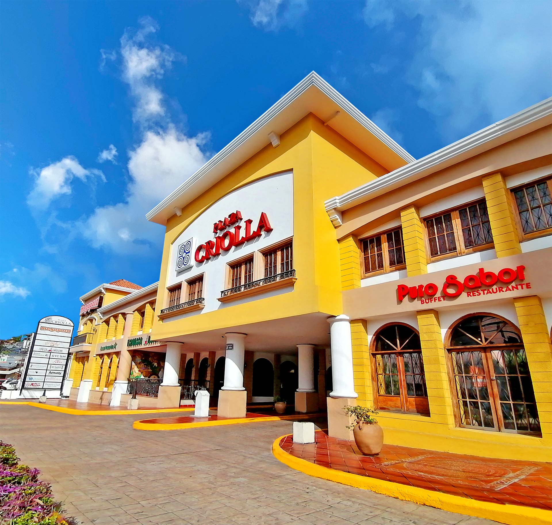 The executives of Inversiones Aliadas celebrated the first Open House ...